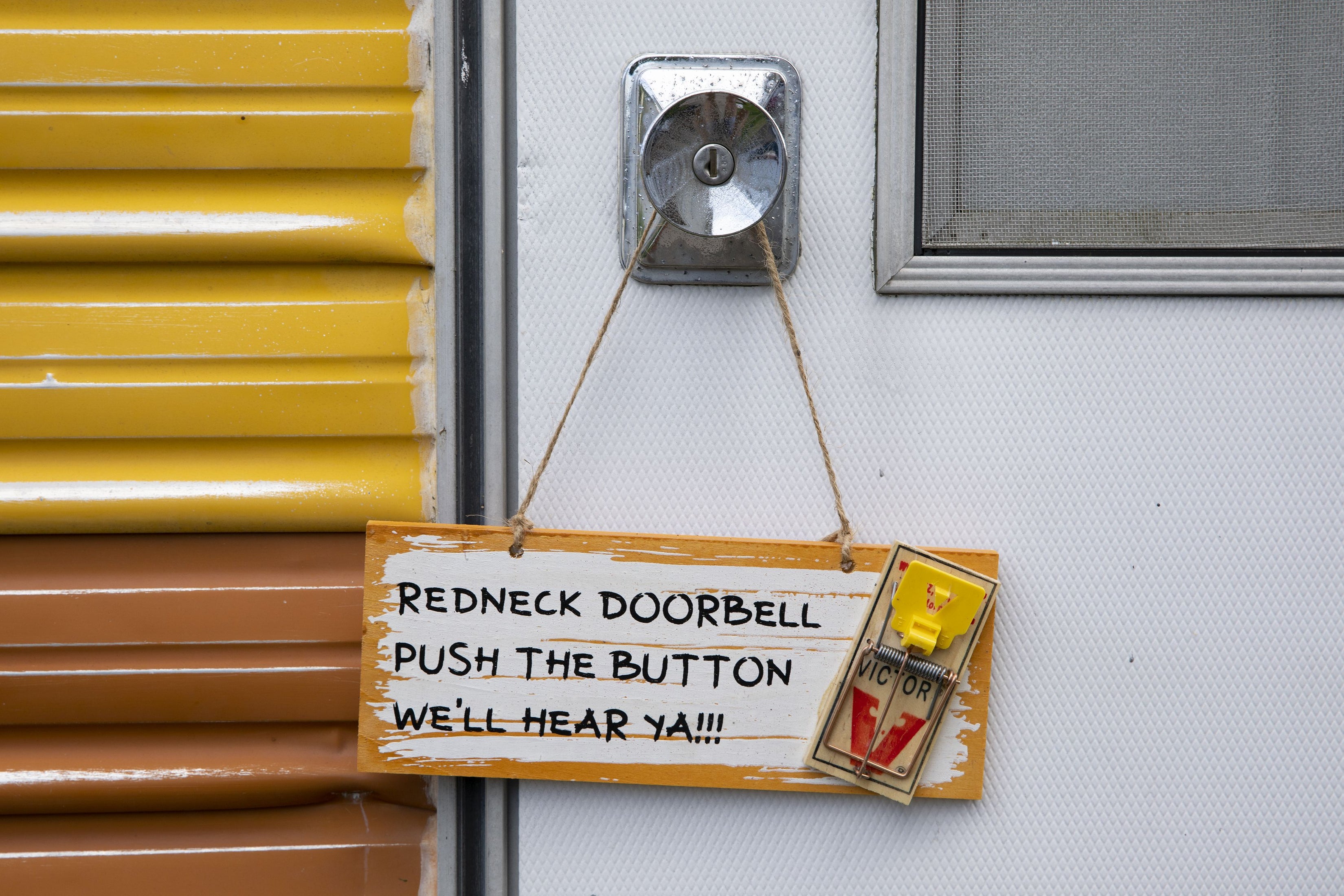 Redneck Doorbell. Guarenteed to Make Traveling Sales People Keep on Wa ...